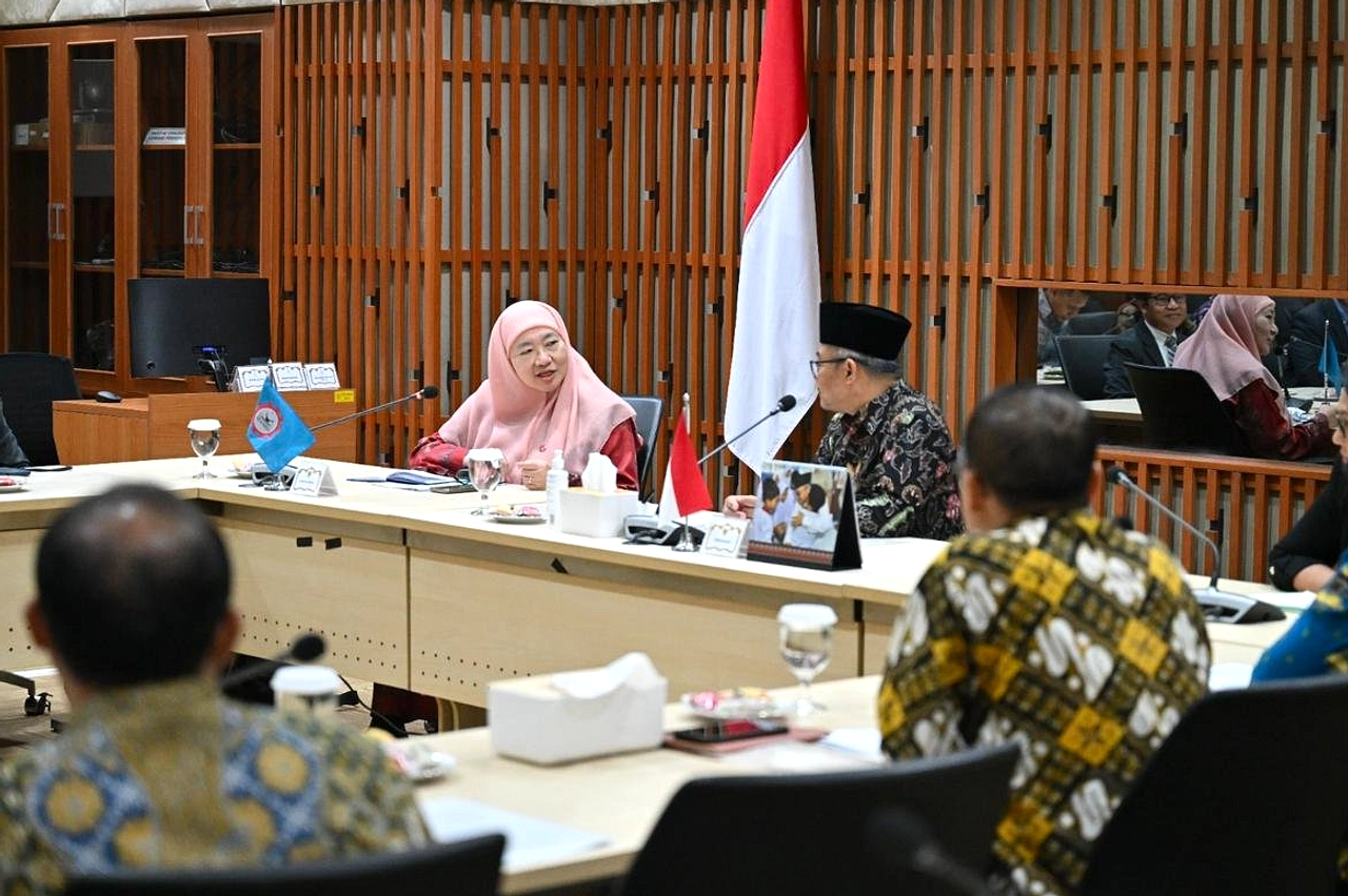 Kementerian Fokus Redistribusi Guru Sebelum Rekrut ASN 2026 | Bisik.id