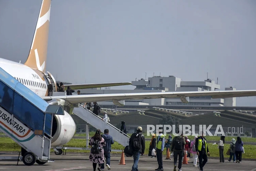 Prabowo Arahan Reaktivasi Bandara Husein dan Adi Sutjipto | Bisik.id