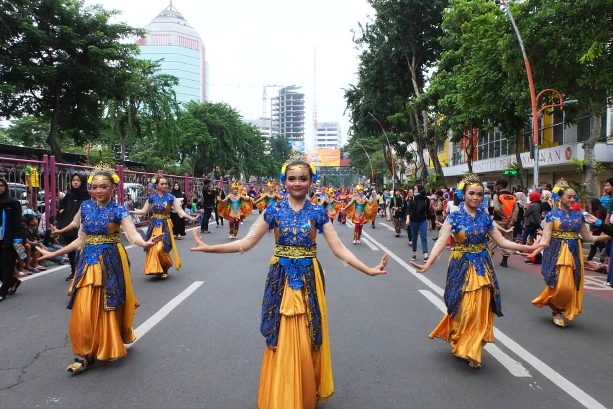 Surabaya Vaganza 2026: Parade Meriah Rayakan 733 Tahun Kota | Bisik.id